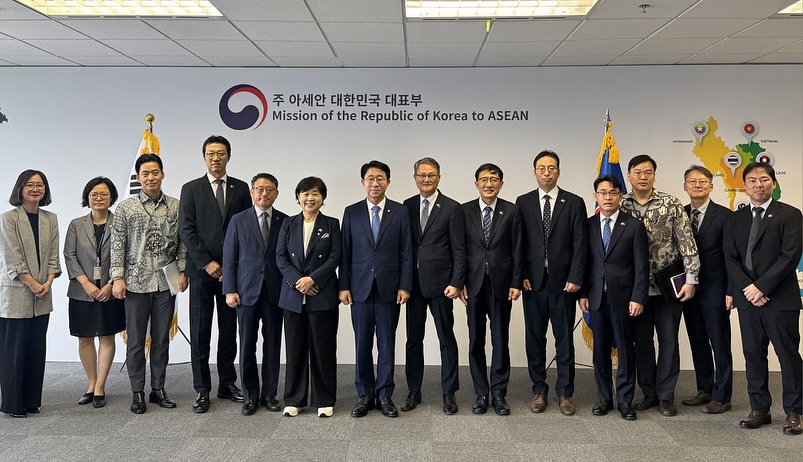 Ambassador Lee Jang-keun welcomed the ROK Presidential Special Envoy ...